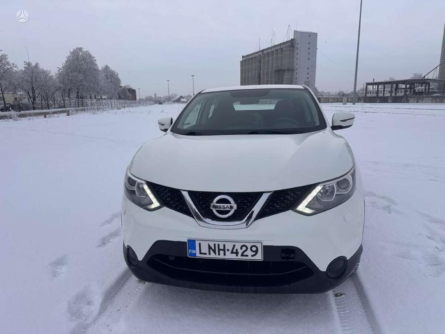 White Nissan Qashqai 2016 in Marijampole, with an engine capacity of 1.46 L and mileage of 179 thousand km for 7700 €, photo 5 on AUTOMOTO.COM.LV