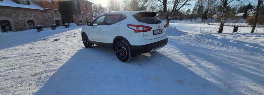 White Nissan Qashqai 2016 in Kelme, with an engine capacity of 1.20 L and mileage of 147 thousand km for 7300 €, photo 4 on AUTOMOTO.COM.LV