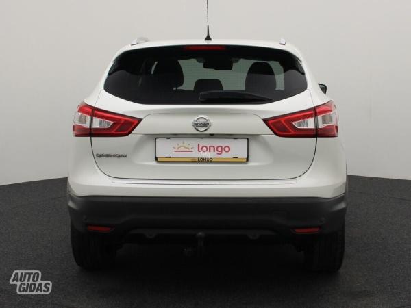 White Nissan Qashqai 2016 in Vilnius, with an engine capacity of 1.20 L and mileage of 175 thousand km for 10999 €, photo 5 on AUTOMOTO.COM.LV