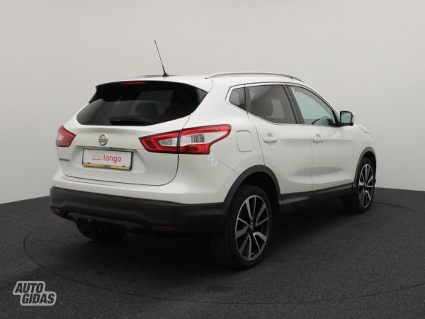 White Nissan Qashqai 2016 in Vilnius, with an engine capacity of 1.20 L and mileage of 175 thousand km for 10999 €, photo 8 on AUTOMOTO.COM.LV