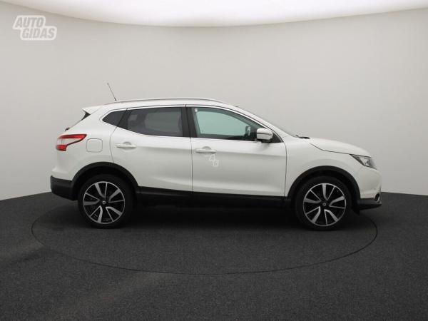White Nissan Qashqai 2016 in Vilnius, with an engine capacity of 1.20 L and mileage of 175 thousand km for 10999 €, photo 9 on AUTOMOTO.COM.LV