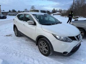 White Nissan Qashqai 2016 in Kelme, with an engine capacity of 1.20 L and mileage of 175 thousand km for 5150 €, photo  on AUTOMOTO.COM.LV