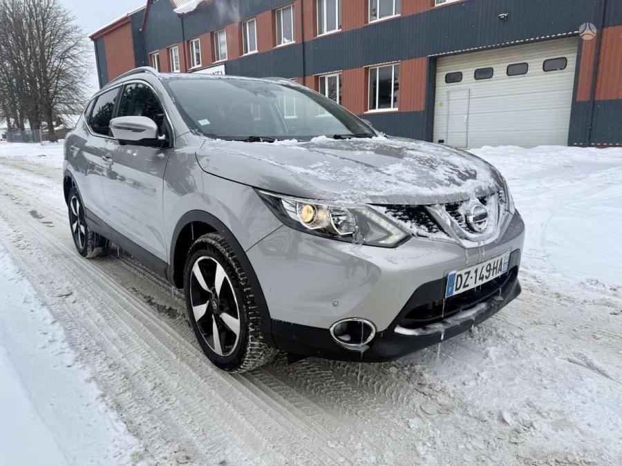 White Nissan Qashqai 2016 in Taurage, with an engine capacity of 1.20 L and mileage of 138 thousand km for 8200 €, photo 2 on AUTOMOTO.COM.LV