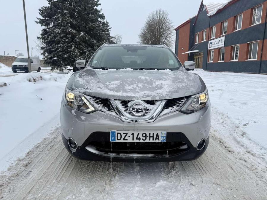 White Nissan Qashqai 2016 in Taurage, with an engine capacity of 1.20 L and mileage of 138 thousand km for 8200 €, photo 3 on AUTOMOTO.COM.LV
