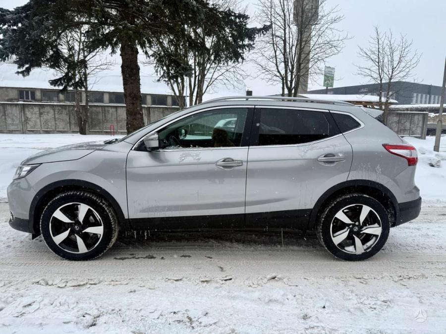 White Nissan Qashqai 2016 in Taurage, with an engine capacity of 1.20 L and mileage of 138 thousand km for 8200 €, photo 5 on AUTOMOTO.COM.LV