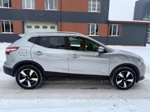 White Nissan Qashqai 2016 in Taurage, with an engine capacity of 1.20 L and mileage of 138 thousand km for 8200 €, photo 6 on AUTOMOTO.COM.LV