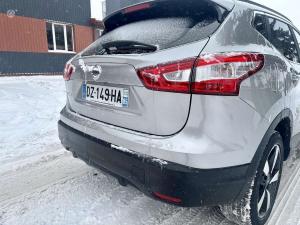 White Nissan Qashqai 2016 in Taurage, with an engine capacity of 1.20 L and mileage of 138 thousand km for 8200 €, photo 10 on AUTOMOTO.COM.LV
