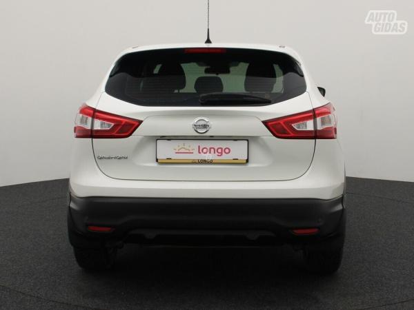 White Nissan Qashqai 2016 in Vilnius, with an engine capacity of 1.20 L and mileage of 169 thousand km for 9399 €, photo 5 on AUTOMOTO.COM.LV
