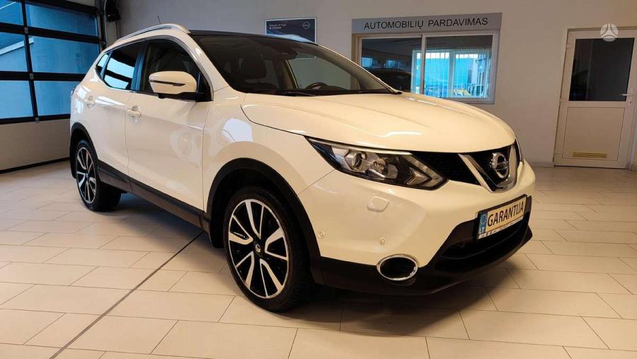 White Nissan Qashqai 2016 in Siauliai, with an engine capacity of 1.20 L and mileage of 99 thousand km for 10700 €, photo 3 on AUTOMOTO.COM.LV