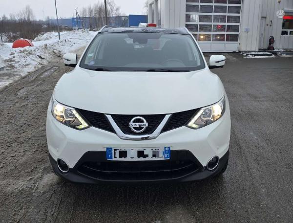 White Nissan Qashqai 2016 in Taurage, with an engine capacity of 1.20 L and mileage of 101 thousand km for 8100 €, photo 2 on AUTOMOTO.COM.LV