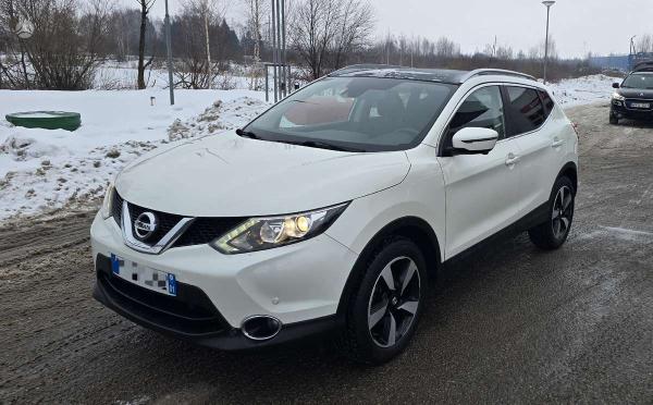 White Nissan Qashqai 2016 in Taurage, with an engine capacity of 1.20 L and mileage of 101 thousand km for 8100 €, photo 3 on AUTOMOTO.COM.LV