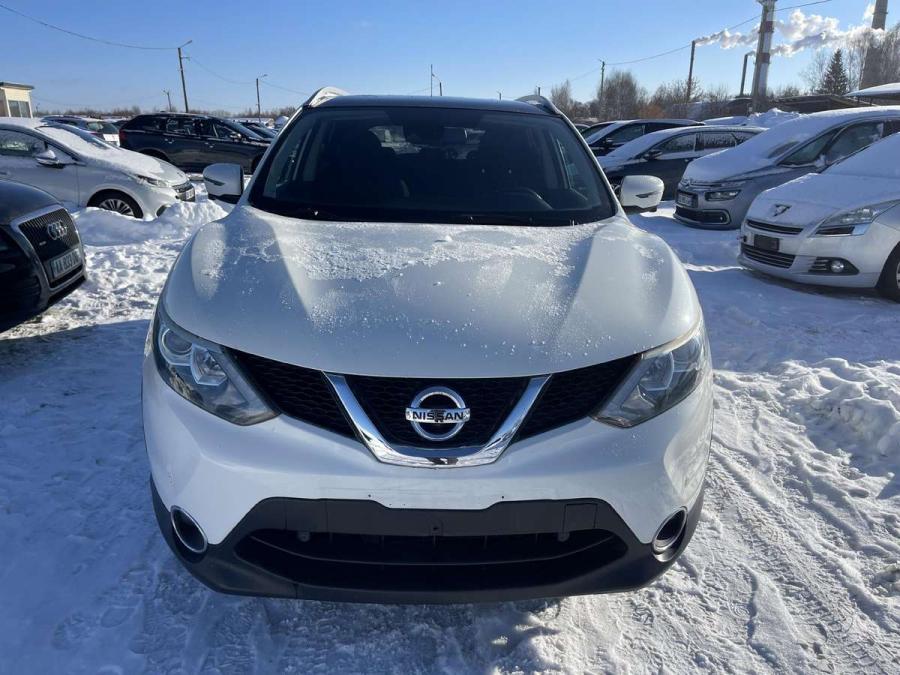 White Nissan Qashqai 2016 in Panevezys, with an engine capacity of 1.46 L and mileage of 220 thousand km for 8500 €, photo 2 on AUTOMOTO.COM.LV