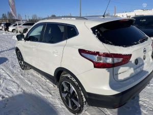 White Nissan Qashqai 2016 in Panevezys, with an engine capacity of 1.46 L and mileage of 220 thousand km for 8500 €, photo 6 on AUTOMOTO.COM.LV