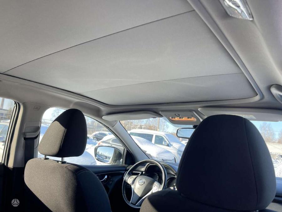 White Nissan Qashqai 2016 in Panevezys, with an engine capacity of 1.46 L and mileage of 220 thousand km for 8500 €, photo 11 on AUTOMOTO.COM.LV