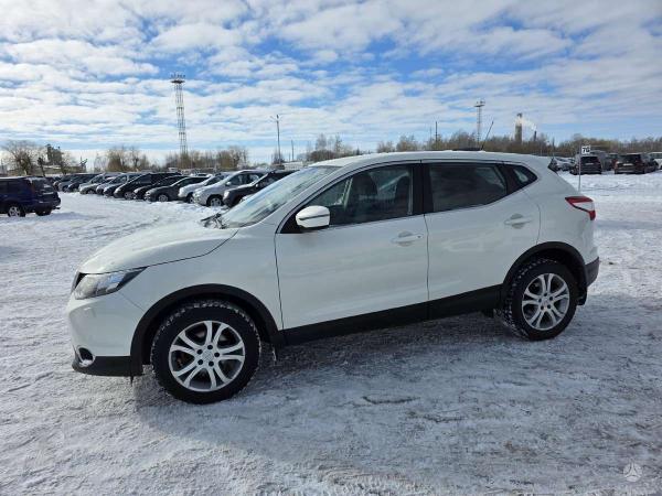 White Nissan Qashqai 2016 in Marijampole, with an engine capacity of 1.46 L and mileage of 243 thousand km for 7450 €, photo 3 on AUTOMOTO.COM.LV