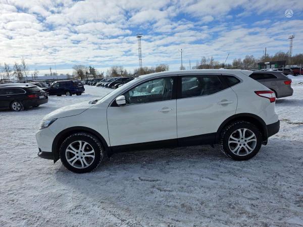 White Nissan Qashqai 2016 in Marijampole, with an engine capacity of 1.46 L and mileage of 243 thousand km for 7450 €, photo 4 on AUTOMOTO.COM.LV