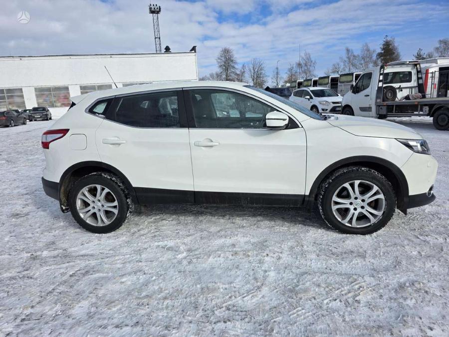 Balts Nissan Qashqai 2016 Marijampole, ar dzinēja tilpumu 1.46 L un nobraukumu 243 tūkst. km par 7450 €, foto 13 vietnē AUTOMOTO.COM.LV