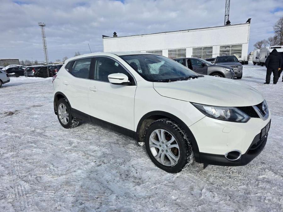 Balts Nissan Qashqai 2016 Marijampole, ar dzinēja tilpumu 1.46 L un nobraukumu 243 tūkst. km par 7450 €, foto 15 vietnē AUTOMOTO.COM.LV