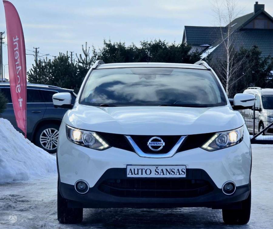 White Nissan Qashqai 2016 in Taurage, with an engine capacity of 1.20 L and mileage of 101 thousand km for 7950 €, photo 1 on AUTOMOTO.COM.LV