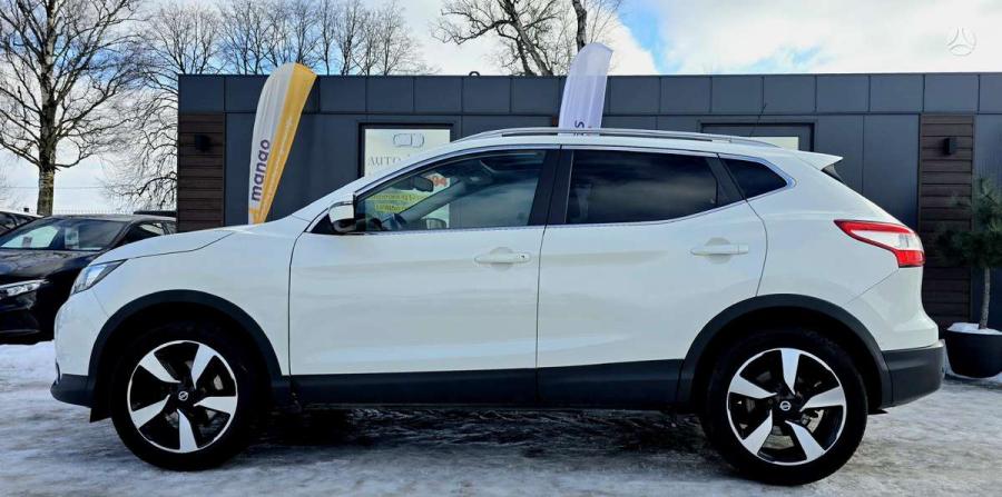 White Nissan Qashqai 2016 in Taurage, with an engine capacity of 1.20 L and mileage of 101 thousand km for 7950 €, photo 5 on AUTOMOTO.COM.LV