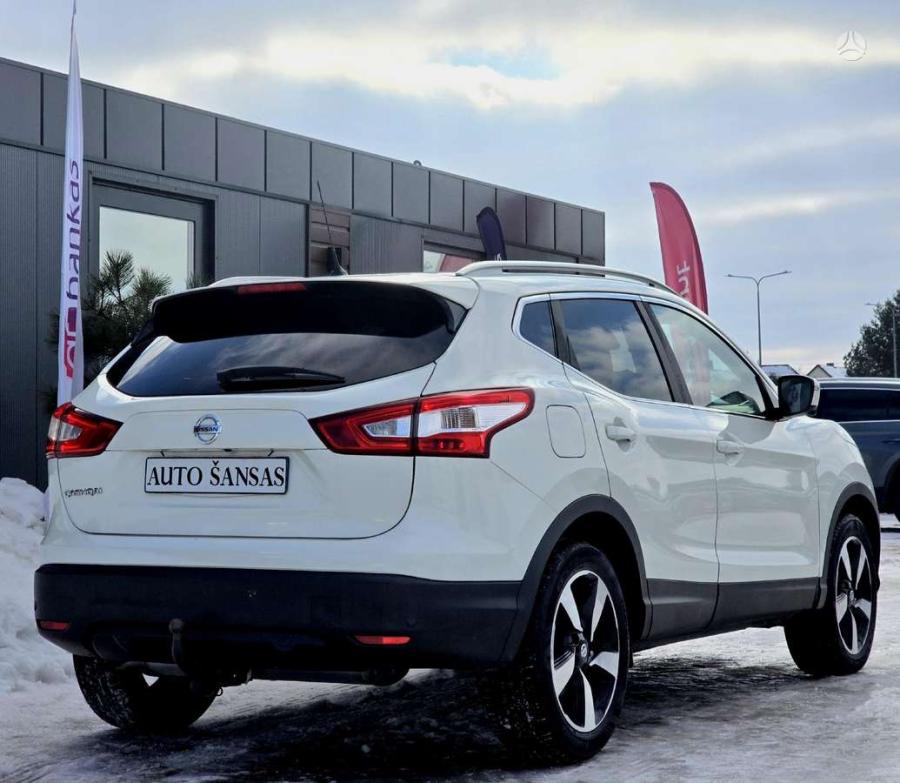 White Nissan Qashqai 2016 in Taurage, with an engine capacity of 1.20 L and mileage of 101 thousand km for 7950 €, photo 8 on AUTOMOTO.COM.LV