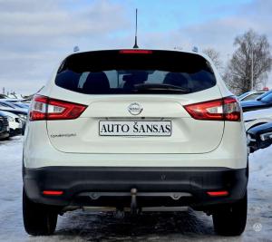 White Nissan Qashqai 2016 in Taurage, with an engine capacity of 1.20 L and mileage of 101 thousand km for 7950 €, photo 9 on AUTOMOTO.COM.LV