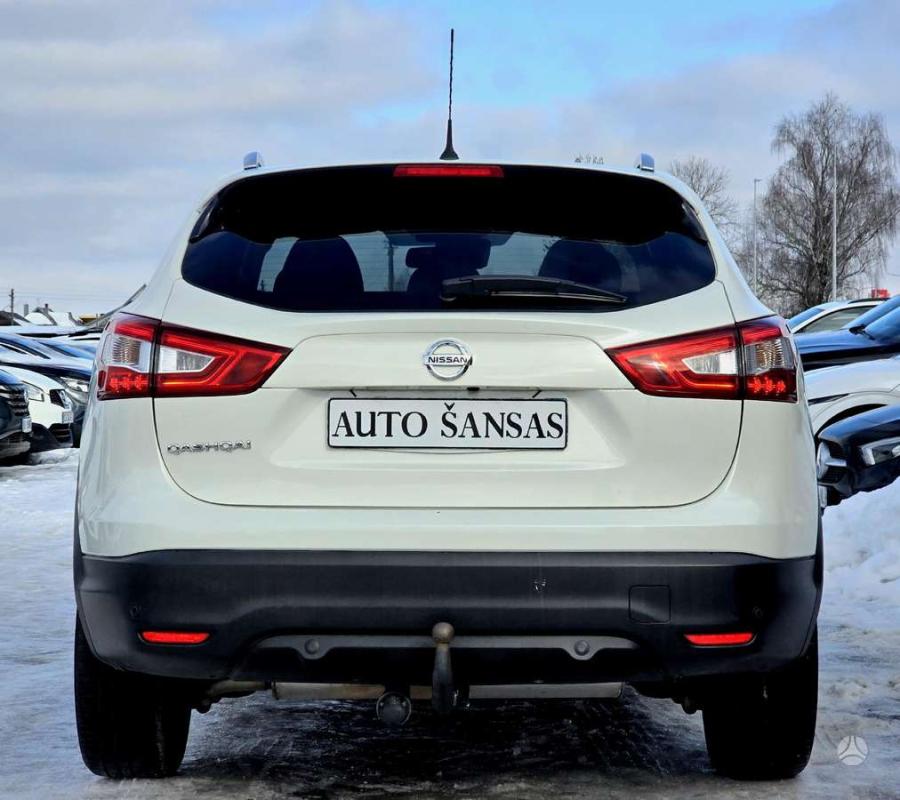 White Nissan Qashqai 2016 in Taurage, with an engine capacity of 1.20 L and mileage of 101 thousand km for 7950 €, photo 9 on AUTOMOTO.COM.LV