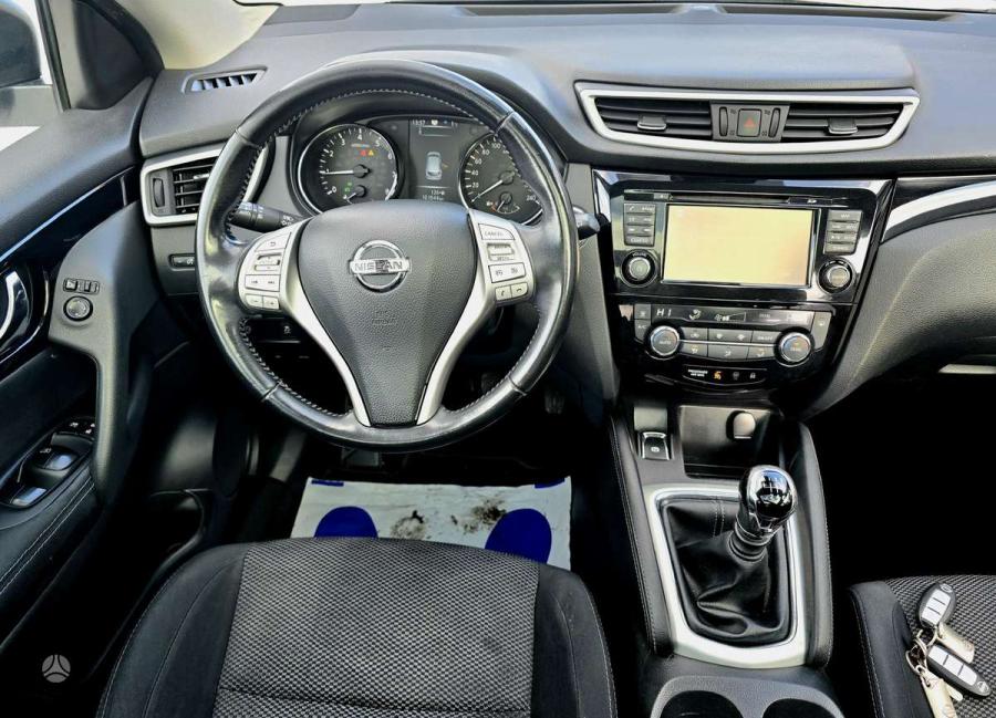 White Nissan Qashqai 2016 in Taurage, with an engine capacity of 1.20 L and mileage of 101 thousand km for 7950 €, photo 14 on AUTOMOTO.COM.LV