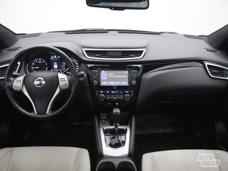 White Nissan Qashqai 2016 in Vilnius, with an engine capacity of 1.20 L and mileage of 64 thousand km for 12899 €, photo 2 on AUTOMOTO.COM.LV