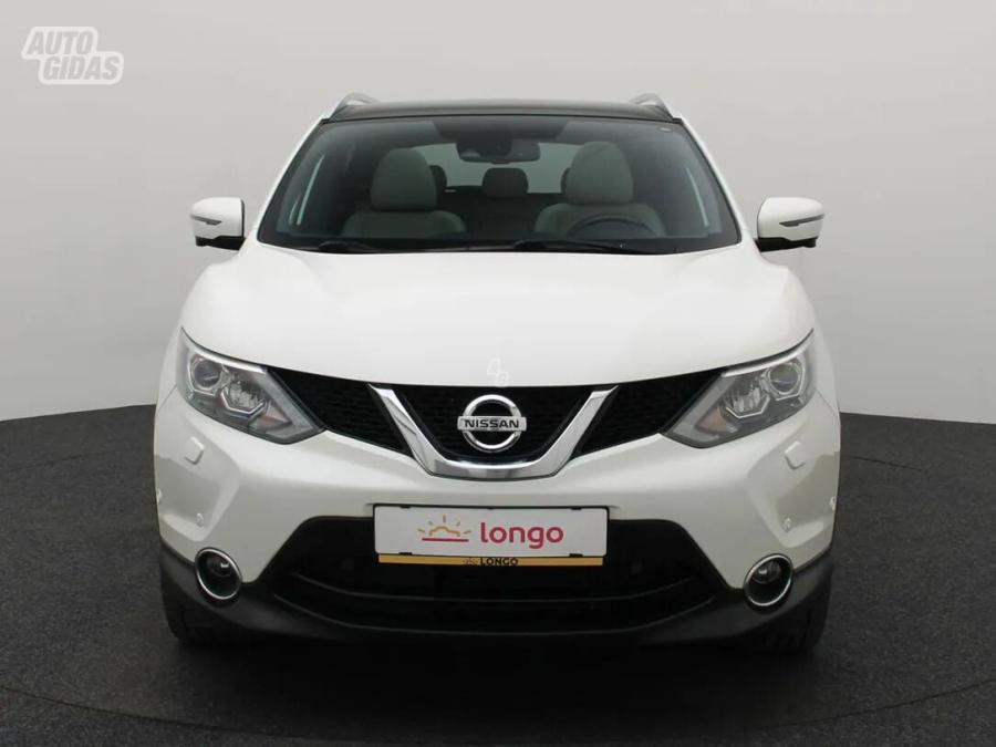 White Nissan Qashqai 2016 in Vilnius, with an engine capacity of 1.20 L and mileage of 64 thousand km for 12899 €, photo 3 on AUTOMOTO.COM.LV
