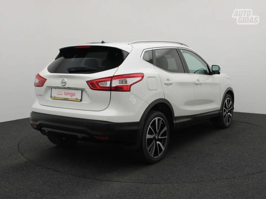 White Nissan Qashqai 2016 in Vilnius, with an engine capacity of 1.20 L and mileage of 64 thousand km for 12899 €, photo 8 on AUTOMOTO.COM.LV
