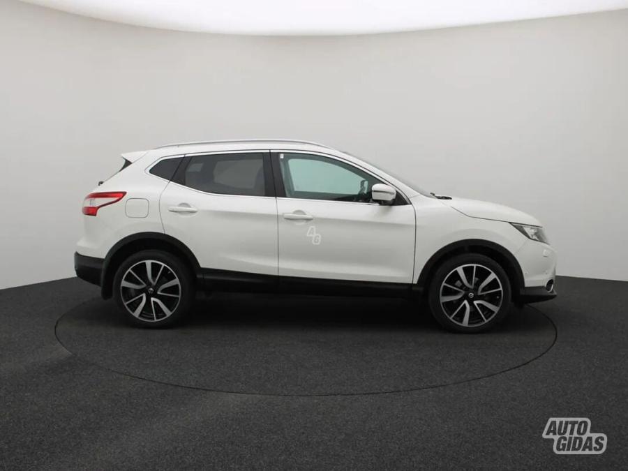 White Nissan Qashqai 2016 in Vilnius, with an engine capacity of 1.20 L and mileage of 64 thousand km for 12899 €, photo 9 on AUTOMOTO.COM.LV