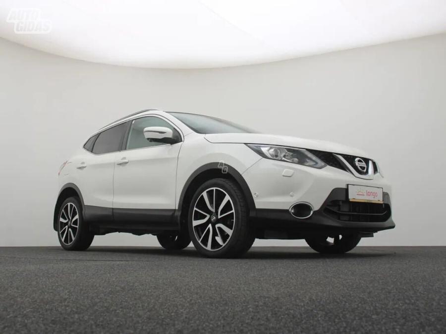 White Nissan Qashqai 2016 in Vilnius, with an engine capacity of 1.20 L and mileage of 64 thousand km for 12899 €, photo 11 on AUTOMOTO.COM.LV