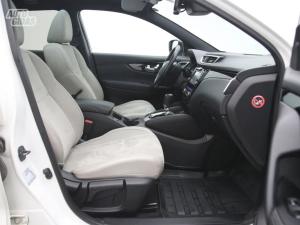 White Nissan Qashqai 2016 in Vilnius, with an engine capacity of 1.20 L and mileage of 64 thousand km for 12899 €, photo 14 on AUTOMOTO.COM.LV