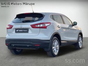 White Nissan Qashqai 2016 in Riga, with an engine capacity of 1.60 L and mileage of 101 thousand km for 11990 €, photo 3 on AUTOMOTO.COM.LV