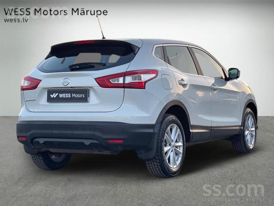 White Nissan Qashqai 2016 in Riga, with an engine capacity of 1.60 L and mileage of 101 thousand km for 11990 €, photo 3 on AUTOMOTO.COM.LV