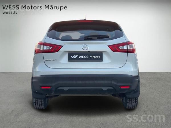 Balts Nissan Qashqai 2016 Rīga, ar dzinēja tilpumu 1.60 L un nobraukumu 101 tūkst. km par 11990 €, foto 4 vietnē AUTOMOTO.COM.LV