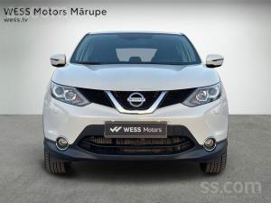 White Nissan Qashqai 2016 in Riga, with an engine capacity of 1.60 L and mileage of 101 thousand km for 11990 €, photo 6 on AUTOMOTO.COM.LV