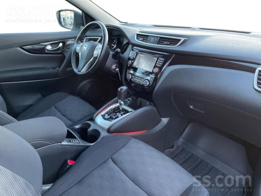 White Nissan Qashqai 2016 in Riga, with an engine capacity of 1.60 L and mileage of 101 thousand km for 11990 €, photo 7 on AUTOMOTO.COM.LV