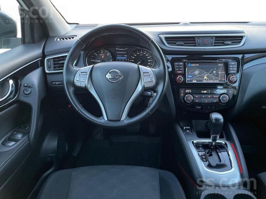 White Nissan Qashqai 2016 in Riga, with an engine capacity of 1.60 L and mileage of 101 thousand km for 11990 €, photo 10 on AUTOMOTO.COM.LV