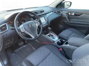 White Nissan Qashqai 2016 in Riga, with an engine capacity of 1.60 L and mileage of 101 thousand km for 11990 €, photo 12 on AUTOMOTO.COM.LV