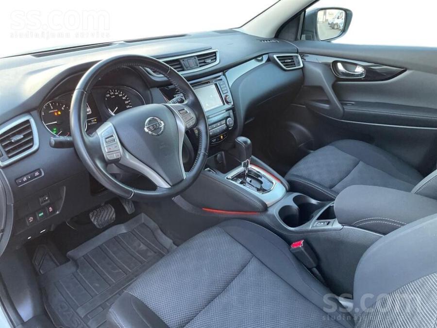 White Nissan Qashqai 2016 in Riga, with an engine capacity of 1.60 L and mileage of 101 thousand km for 11990 €, photo 12 on AUTOMOTO.COM.LV