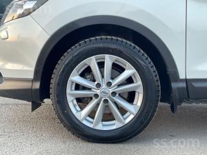 White Nissan Qashqai 2016 in Riga, with an engine capacity of 1.60 L and mileage of 101 thousand km for 11990 €, photo 16 on AUTOMOTO.COM.LV