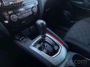 White Nissan Qashqai 2016 in Riga, with an engine capacity of 1.60 L and mileage of 101 thousand km for 11990 €, photo 21 on AUTOMOTO.COM.LV