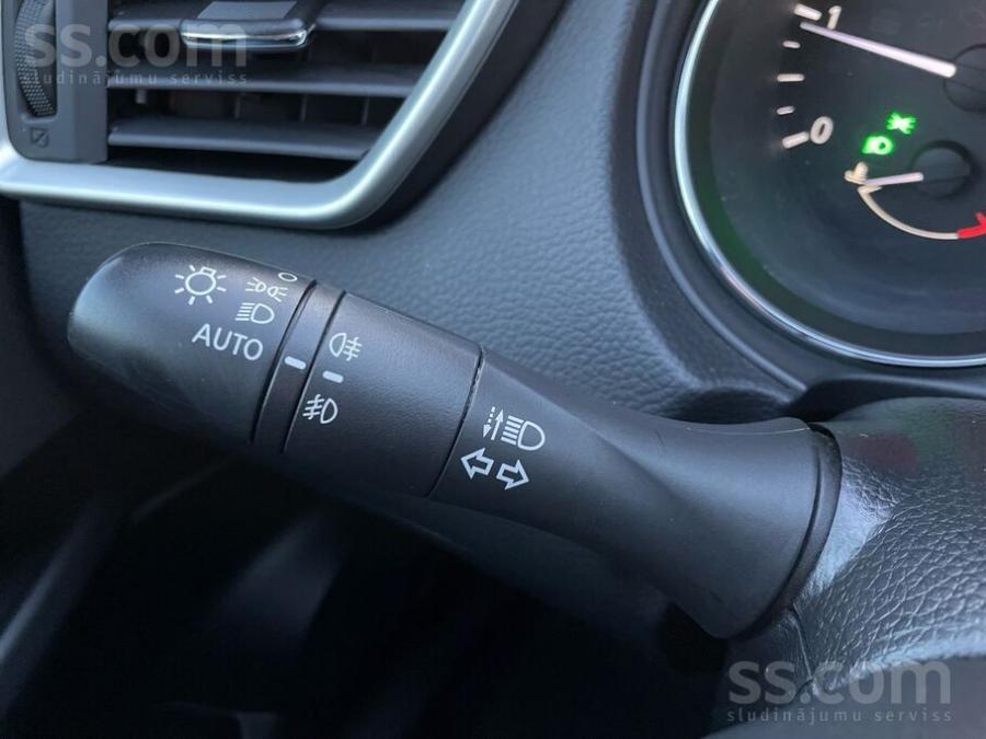 White Nissan Qashqai 2016 in Riga, with an engine capacity of 1.60 L and mileage of 101 thousand km for 11990 €, photo 24 on AUTOMOTO.COM.LV