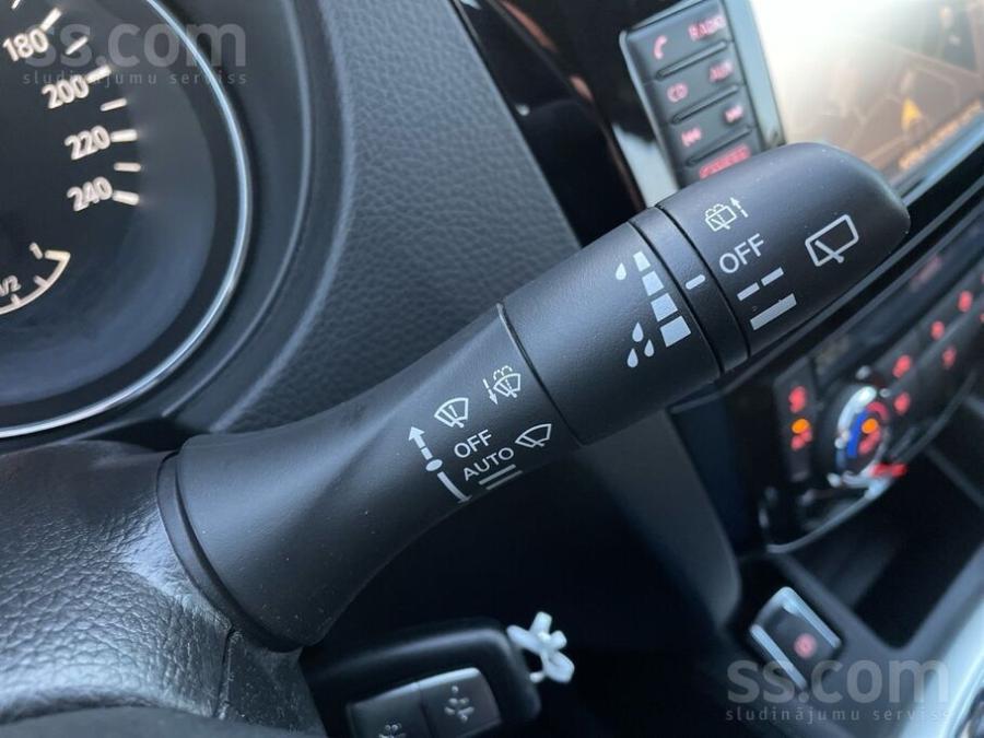 White Nissan Qashqai 2016 in Riga, with an engine capacity of 1.60 L and mileage of 101 thousand km for 11990 €, photo 25 on AUTOMOTO.COM.LV