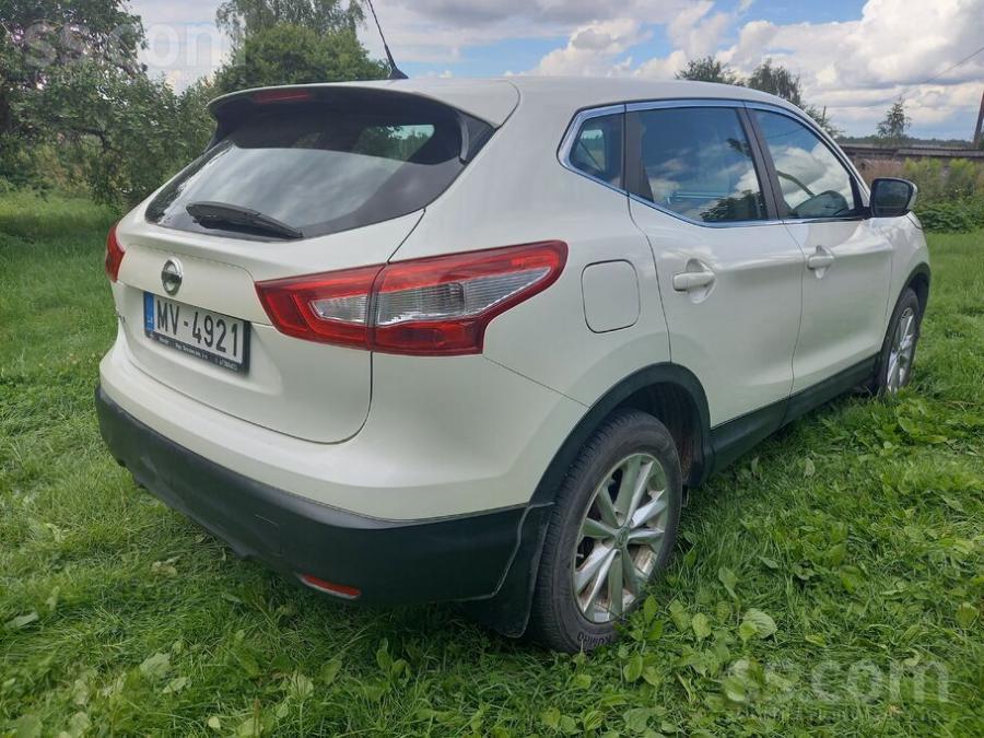 Balts Nissan Qashqai 2016 Rīga, ar dzinēja tilpumu 1.20 L un nobraukumu 111 tūkst. km par 9990 €, foto 5 vietnē AUTOMOTO.COM.LV