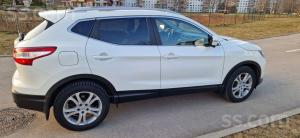 White Nissan Qashqai 2016 in Riga, with an engine capacity of 1.60 L and mileage of 175 thousand km for 11200 €, photo  on AUTOMOTO.COM.LV