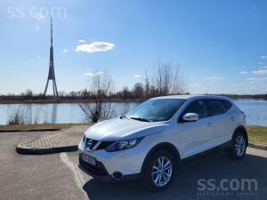 White Nissan Qashqai 2016 in Riga, with an engine capacity of 1.60 L and mileage of 140 thousand km for 7700 €, photo  on AUTOMOTO.COM.LV