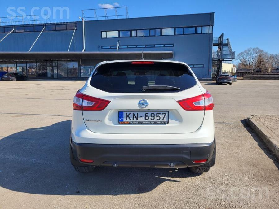 Balts Nissan Qashqai 2016 Rīga, ar dzinēja tilpumu 1.60 L un nobraukumu 140 tūkst. km par 7700 €, foto 6 vietnē AUTOMOTO.COM.LV